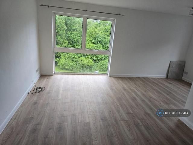 Southcote Manor, Reading, RG30 2 bed flat to rent £1,340 pcm £309 pw