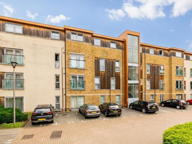 Southcott Road, Teddington TW11, Room to rent, £1,150 pcm | PrimeLocation
