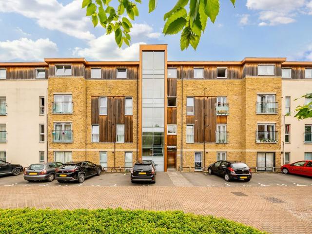 Southcott Road, Teddington TW11, Room to rent, £1,150 pcm | PrimeLocation