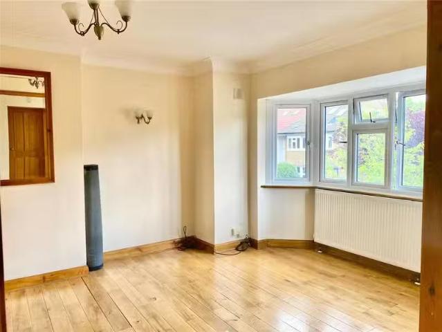 Southdown Avenue, Ealing, W7 2AG