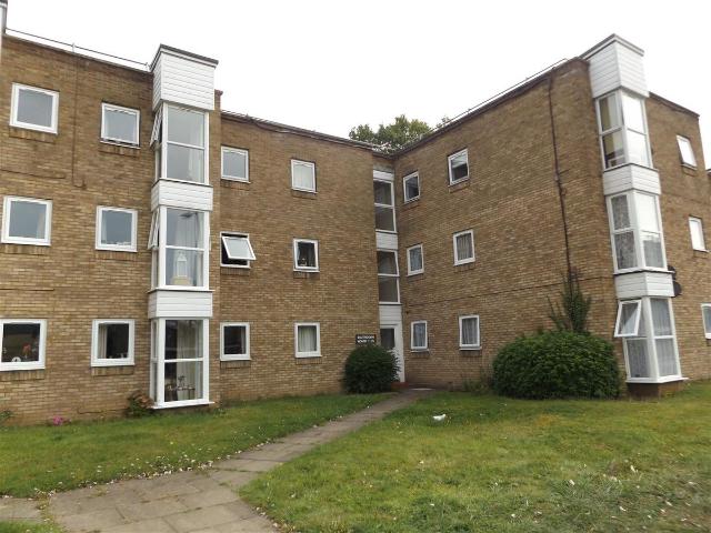Southdown Road, Harpenden AL5, 2 bed flat to rent, £1,300 pcm | PrimeLocation