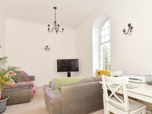Southdowns Park, Haywards Heath, 2 Bedroom Flat