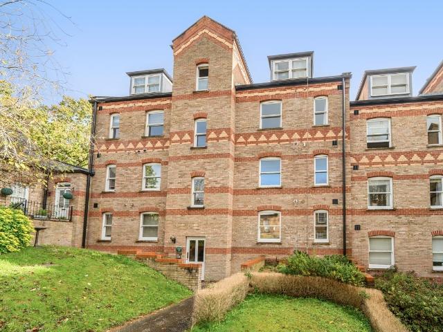 Southdowns Park, Haywards Heath RH16, 2 bed flat to rent, £1,400 pcm | PrimeLocation