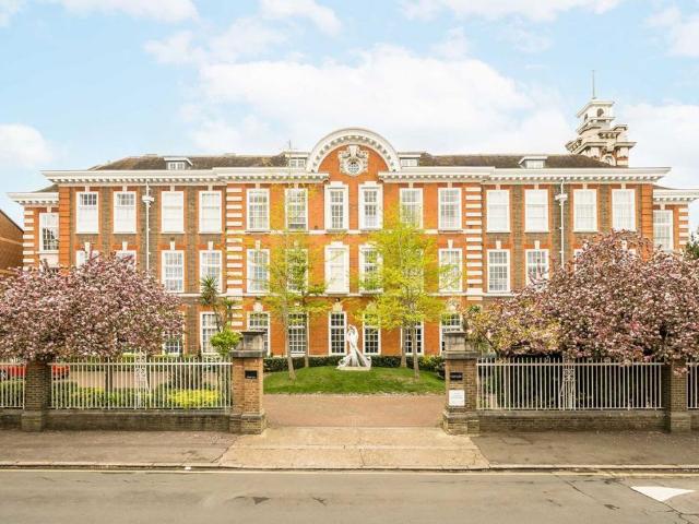 Southey Road, London SW19 3 bed flat to rent £3,500 pcm £808 pw
