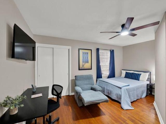 Southeast Houston Co Living | Private Room, Smart TV, Workspace, Laundry & Parking