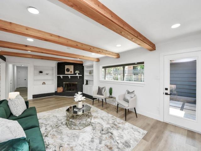 Southeast Houston Home Renovated & Ready for Comfy