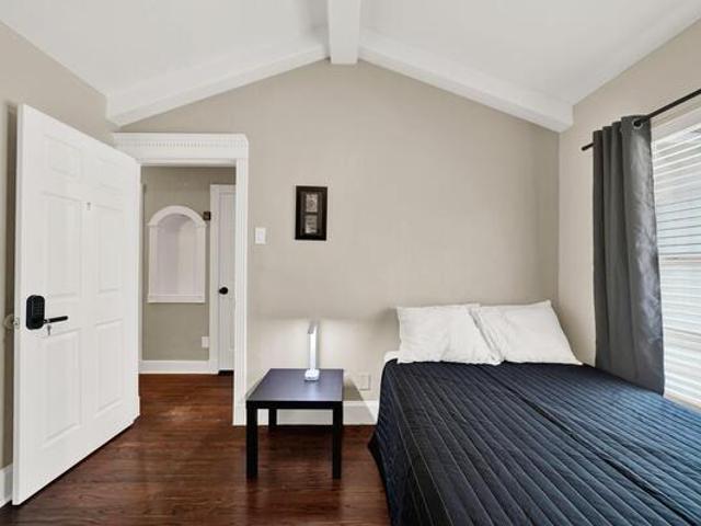 Experience Modern CoLiving in SE Houston | Private Rooms in Renovated Home | Ideal for Professionals | All Utilities + High Speed Wi Fi | Vetted PadMates | Move In Ready