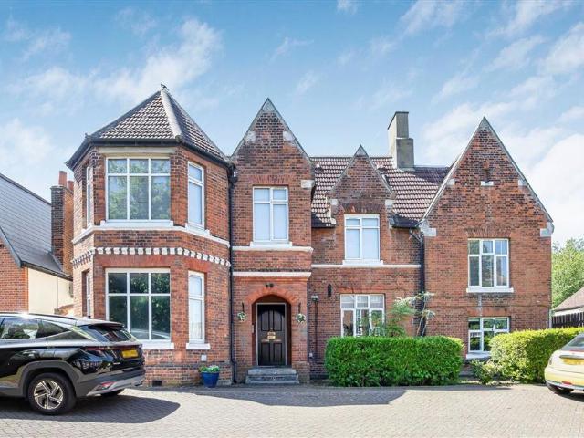 Southend Crescent, London SE9 2 bed flat to rent £1,850 pcm £427 pw
