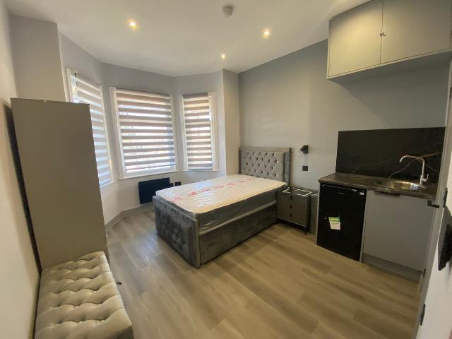 Southend On Sea SS2, Room to rent, £850 pcm | PrimeLocation