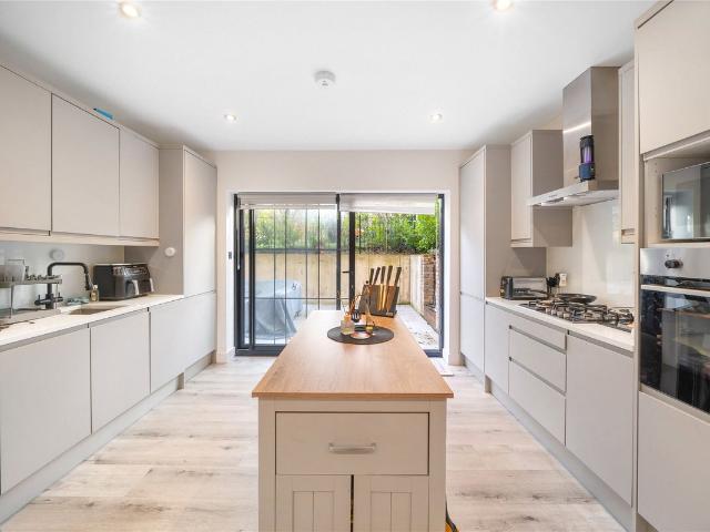 Southend Road, Beckenham BR3, 2 bed flat to rent, £2,800 pcm | PrimeLocation