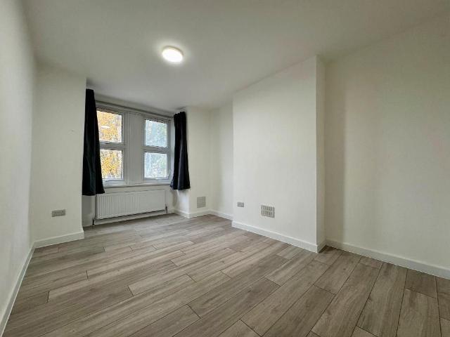 Southend Road, East Ham, London E6, 1 bed flat to rent, £1,350 pcm | PrimeLocation