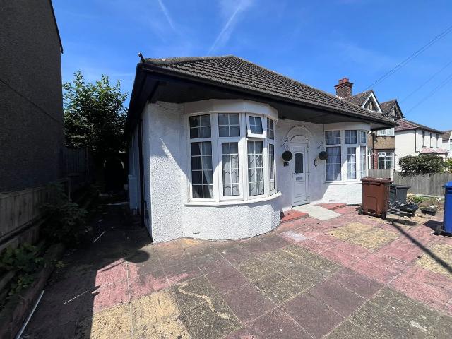 Southend Road, Grays RM17, 4 bed bungalow to rent, £2,350 pcm | PrimeLocation