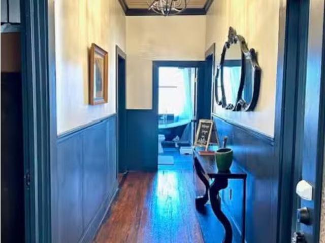 Southern Elegance 231 E Broughton St