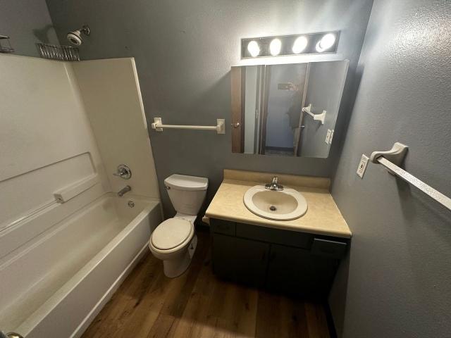 Southern Park Apartments 2 Bedroom Apartment for Rent at 810 Payton Ave, Des Moines, IA 50315 Fort Des Moines