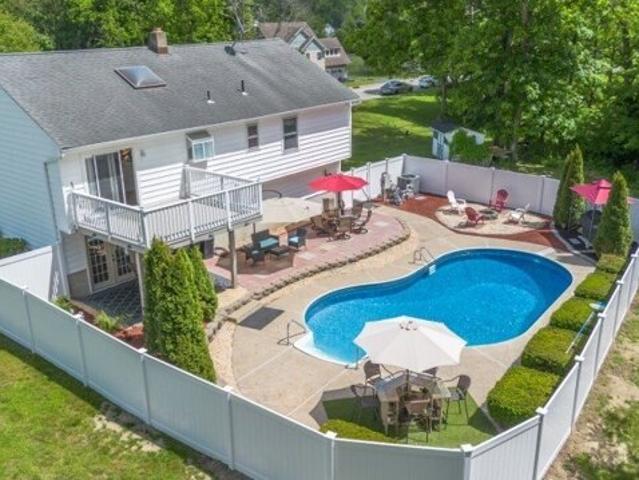 Southfield Dr, Wantage Township, Home For Sale