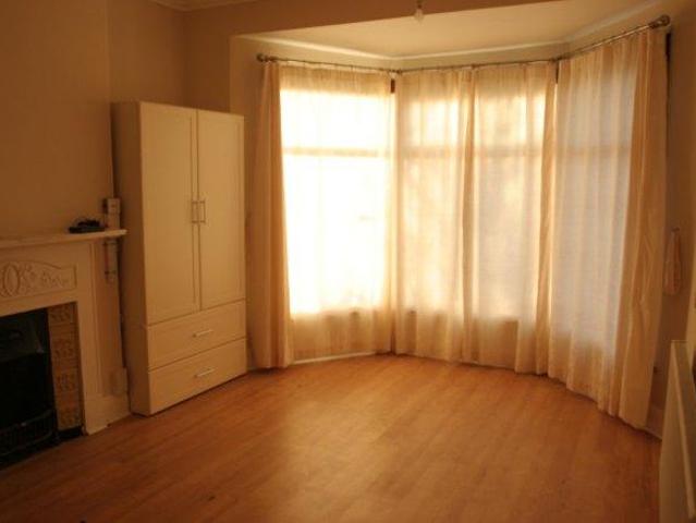 Southfield road 4 bed house share to rent £2,080 pcm £480 pw