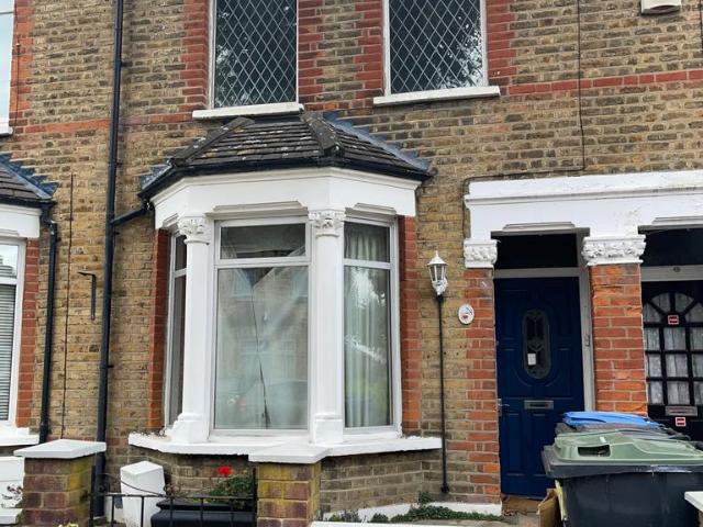 Southfield Road, Enfield 3 bed terraced house to rent £2,100 pcm £485 pw