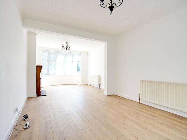 Southfield Road, Enfield, EN3 3 bed semi detached house to rent £2,450 pcm £565 pw