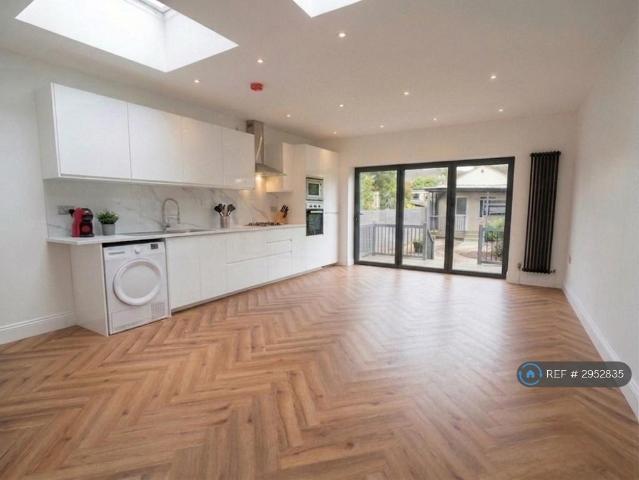 Southfield Road, Waltham Cross, EN8 5 bed terraced house to rent £3,200 pcm £738 pw