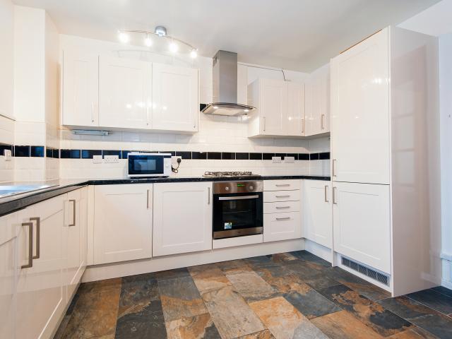 Southfields 1, United_kingdom Room 3