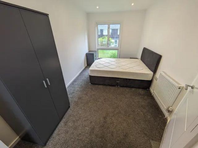 Southgate 0 bedroom house share to rent