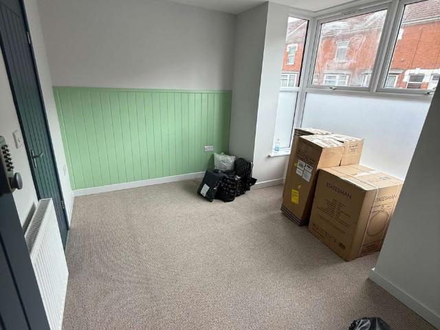 Southgate Avenue Room 1