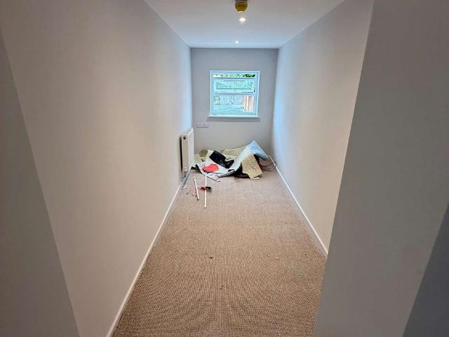 Southgate Avenue Room B