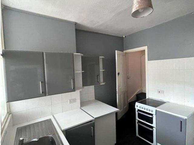 Southgate, Elland HX5, 4 bed flat to rent, £995 pcm | PrimeLocation