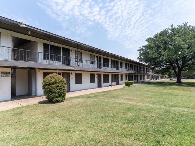 Southgate Manor 1 Bedroom Apartment for Rent at 1200 E Seminary Dr, Fort Worth, TX 76115