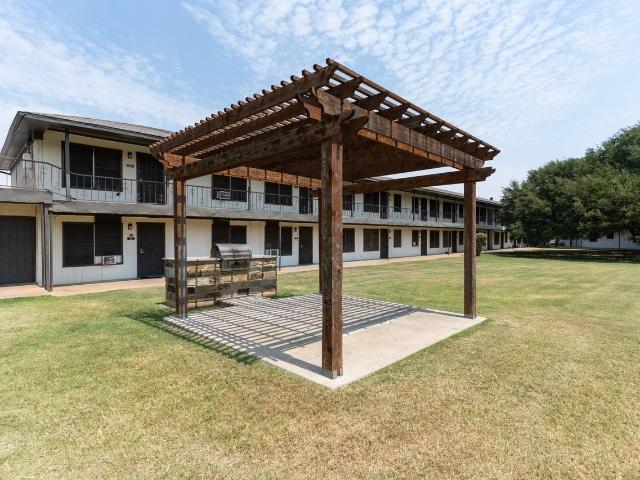 Southgate Manor 1 Bedroom Apartment for Rent at 1200 E Seminary Dr, Fort Worth, TX 76115