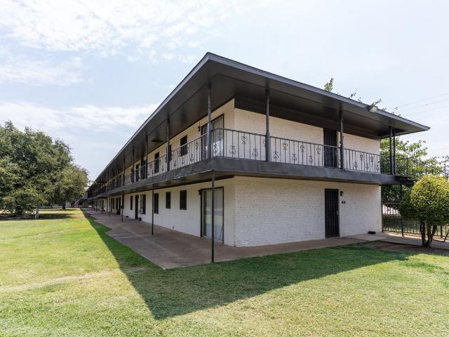 Southgate Manor 1 Bedroom Apartment for Rent at 1200 E Seminary Dr, Fort Worth, TX 76115