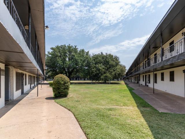 Southgate Manor 1 Bedroom Apartment for Rent at 1200 E Seminary Dr, Fort Worth, TX 76115