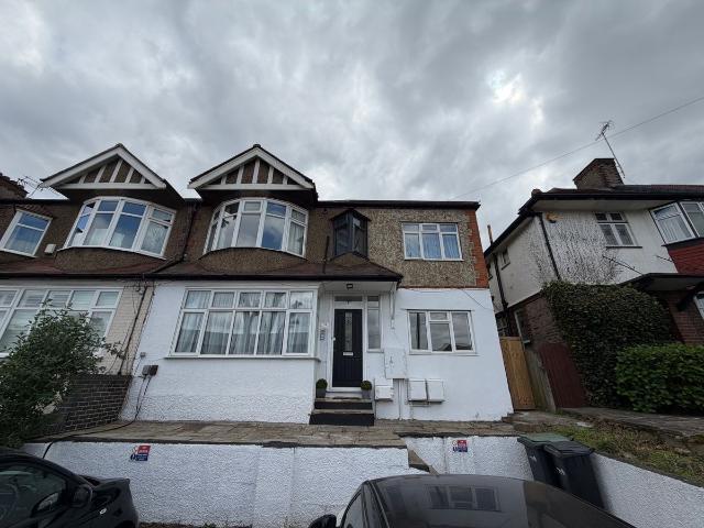 Southgate N14, 2 bed flat to rent, £2,195 pcm | PrimeLocation