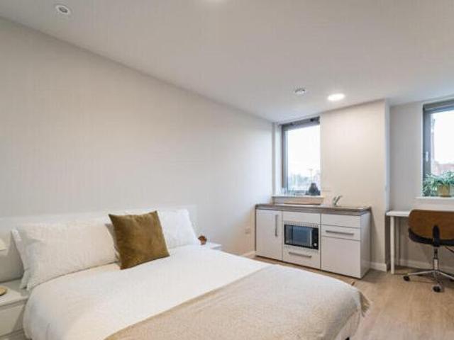 Southgate,selly Oak, Studio Flat For