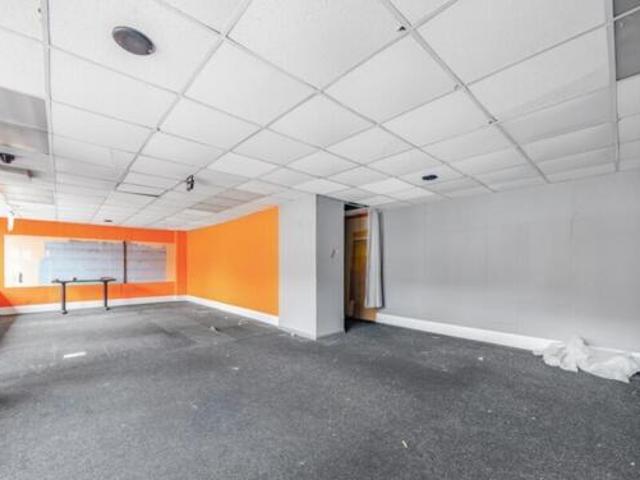 Southgate, Sleaford, Shop To Lease