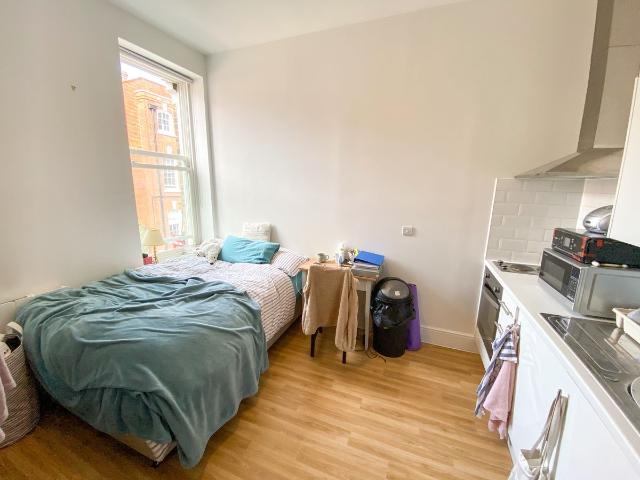 Southgate Street, Winchester SO23, Studio to rent, £950 pcm | PrimeLocation