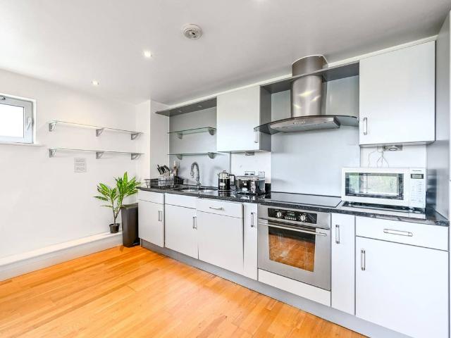 Southgate Road, De Beauvoir Town, London N1, 2 bed flat to rent, £3,500 pcm | PrimeLocation