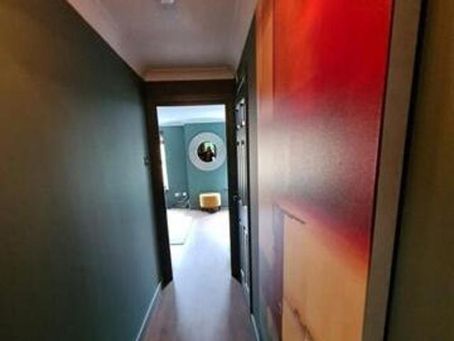 Southgate Road, London, 1 Bedroom Flat