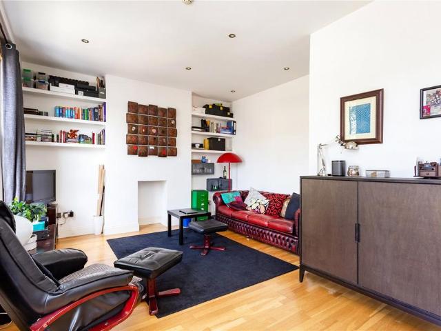 Southgate Road, London, N1 2 bed apartment to rent £2,800 pcm £646 pw