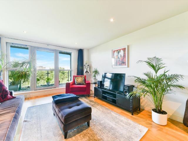 Southgate Road, London N1, 2 bed flat to rent, £3,500 pcm | PrimeLocation