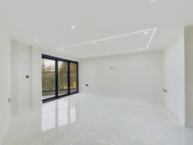 Southill Road, Chislehurst BR7, 2 bed flat to rent, £3,500 pcm | PrimeLocation