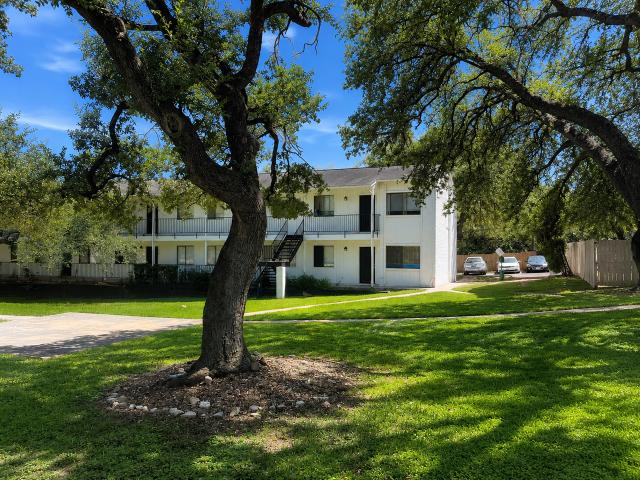 Southland Apartments | Community Pool | Convenient Location Studio Apartment for Rent at 2201 W William Cannon Dr, Austin, TX 78745