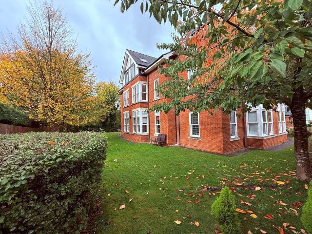 Southlands, Bramhall Lane, Davenport 2 bed flat to rent £1,195 pcm £276 pw