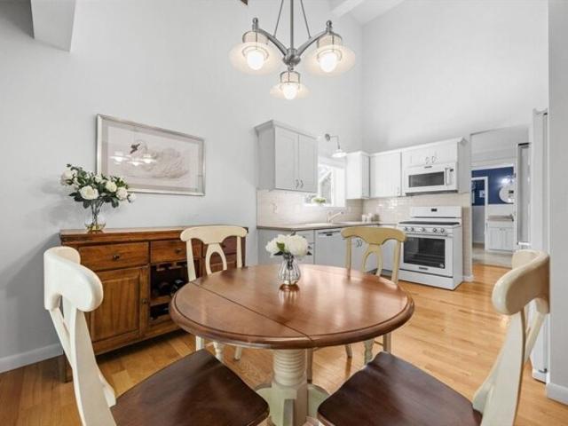 Southpoint Dr Unit,sandwich, Condo For Sale