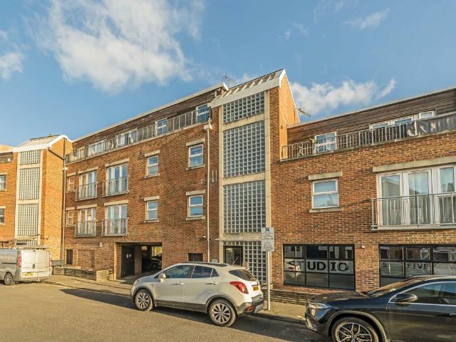 Southsea Road, Kingston Upon Thames KT1, 2 bed flat to rent, £1,795 pcm | PrimeLocation