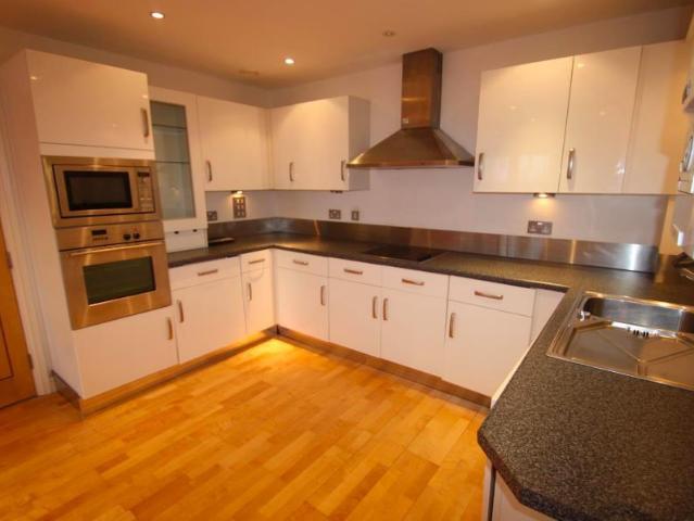 Southside, 260 280 Leigh Road. 2 bed flat to rent £1,350 pcm £312 pw