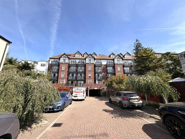 Southside, 260 280 Leigh Road. 2 bed flat to rent £1,550 pcm £358 pw