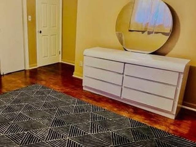 Southside area room for rent. Available August 17