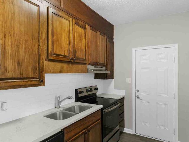Southside Manor 2 Bedroom Apartment for Rent at 1600 14th Ave S, Birmingham, AL 35205 Five Points South