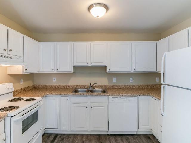 Southtree Apartments Southtree LLC 2 Bedroom Apartment for Rent at 1306 1306 E. Miller Road / 6114 Beechfield Dr, Lansing, MI 48911